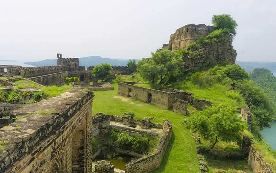 Best Places to Visit in Ayodhya - Travelshrine